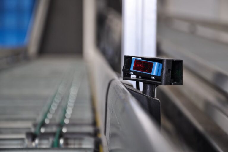 Use of sensors in conveyors to improve productivity | Roltia ...